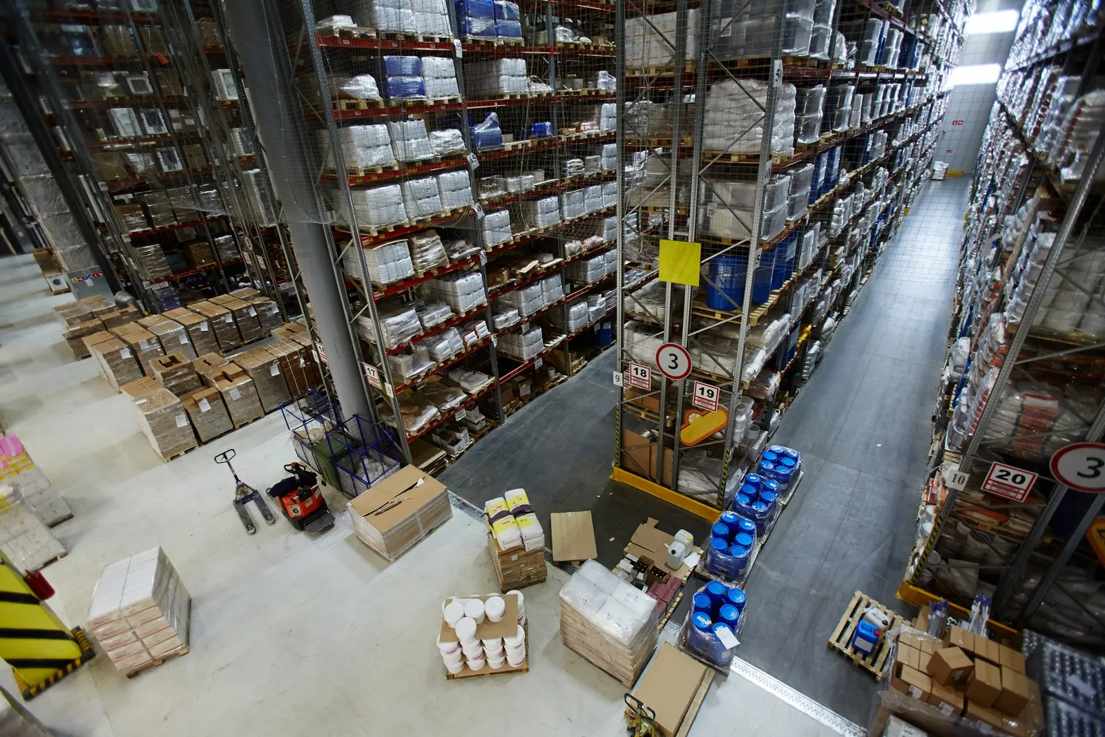 Warehouse vs. Inventory in Logistics Understanding the Key Differences ...